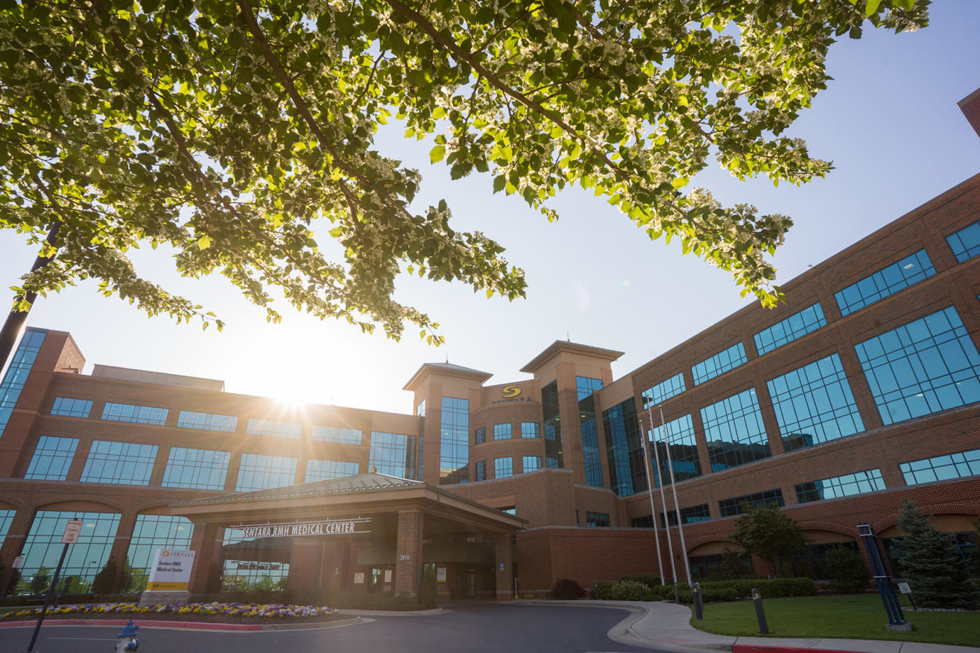 Sentara RMH Spring Exteriors 2018 1003 | RMH Foundation